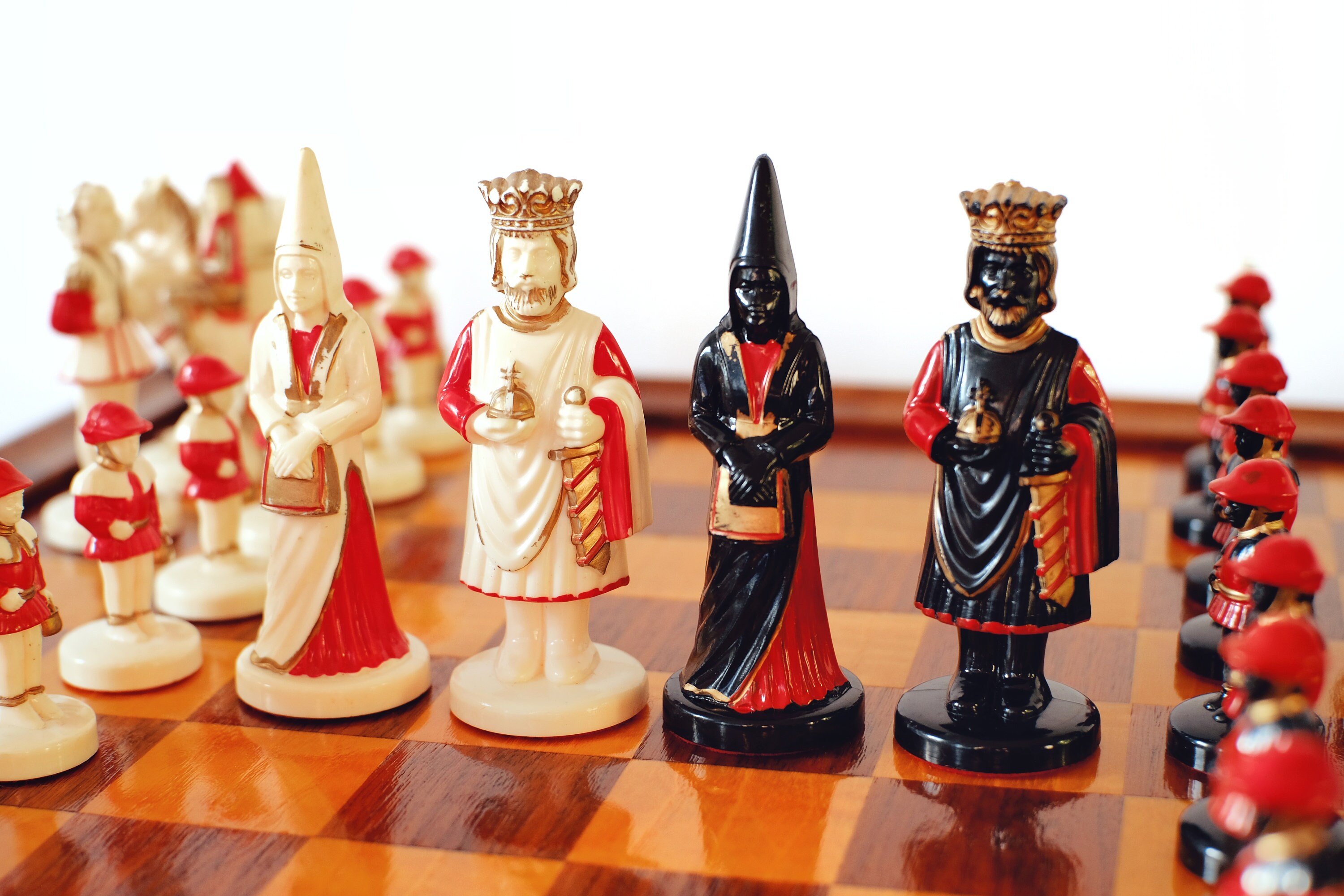 Rare Vintage Chess Set "homas Ivora" – Medieval King Arthur Theme ...