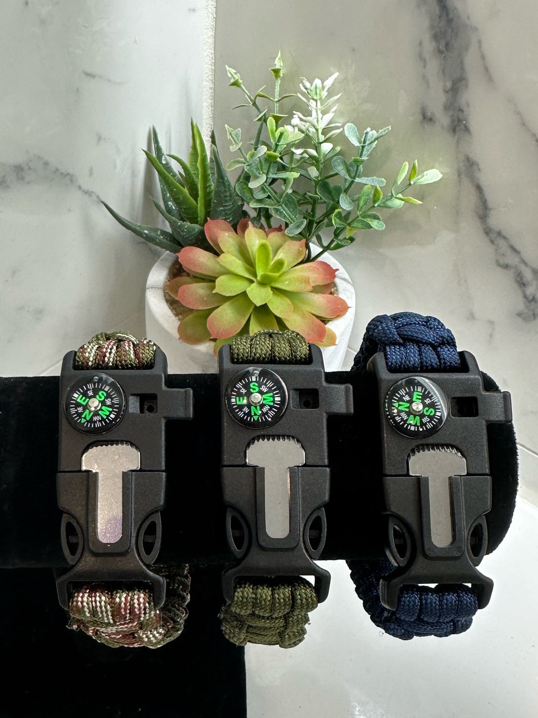 5-in-1 Tactical Bracelet / Survival Paracord Bracelet / Camping Gear ...