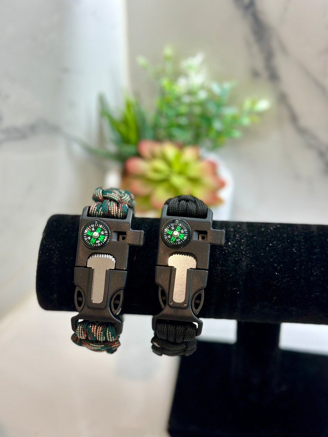 4-in-1 Tactical Bracelet / Survival Paracord Bracelet / Camping Gear ...