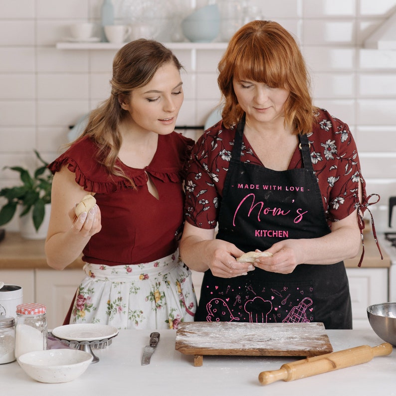Personalized Mama's Kitchen Apron, Moms Kitchen Gift, Apron for Mama ...