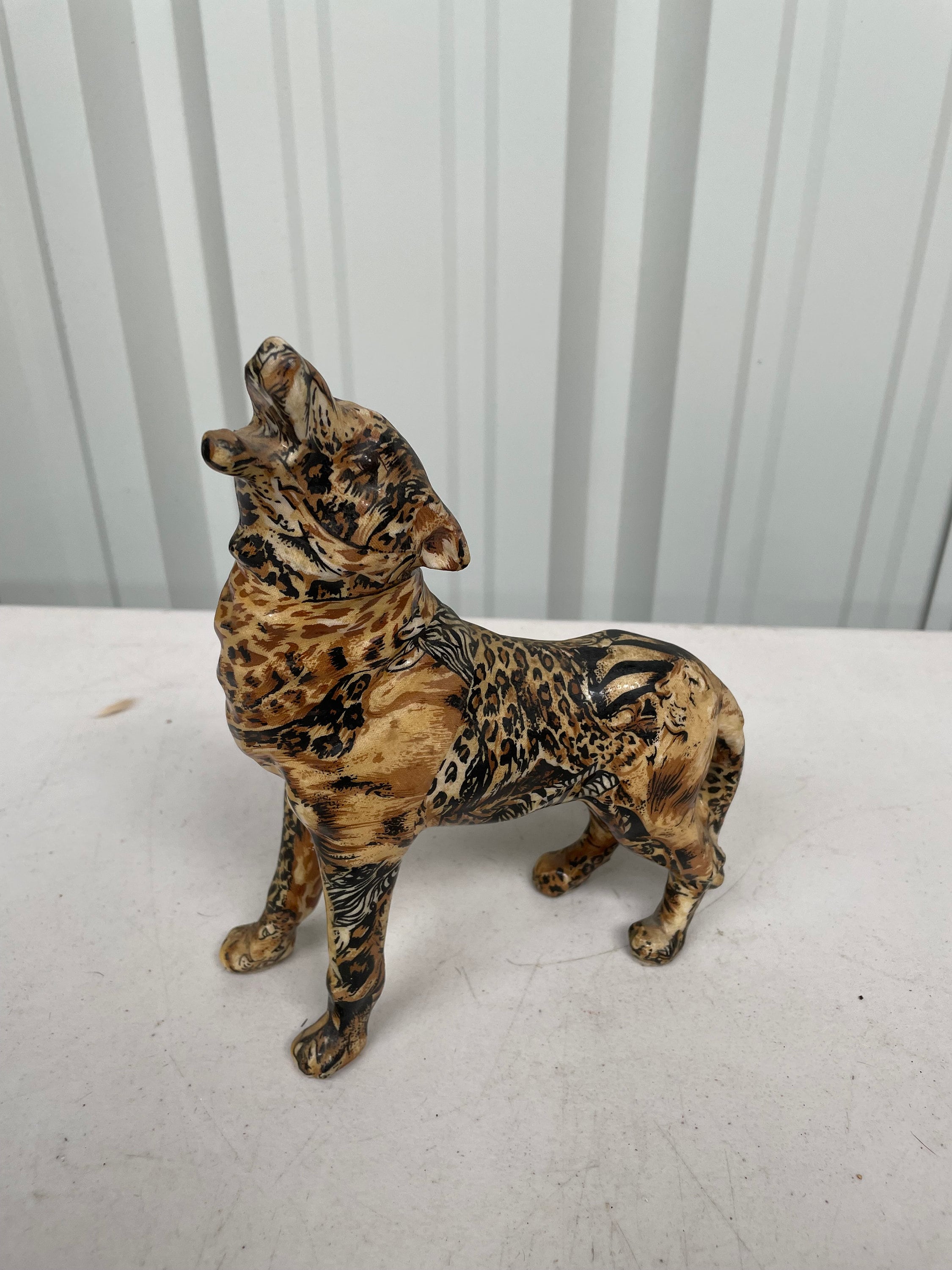 Donnagott Coyote Statue