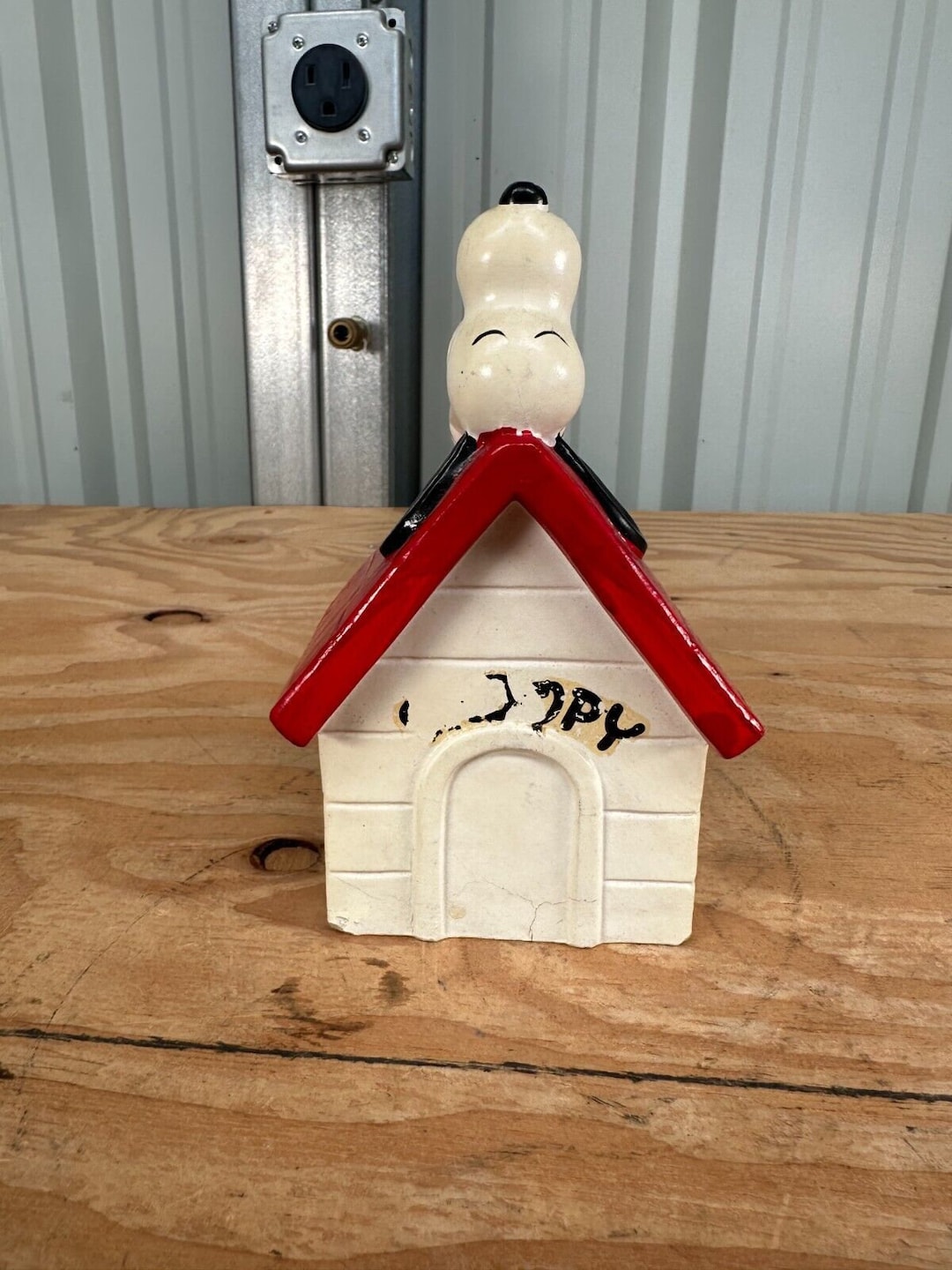 Vintage 1970 Peanuts Ceramic Snoopy Dog House Ceramic Coin Bank Peanuts ...