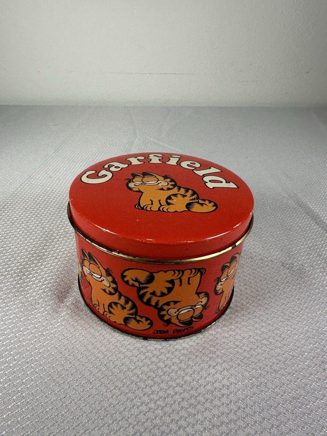 Vintage Garfield Round Tin 1978 United Features Syndicate Jim Davis Red ...