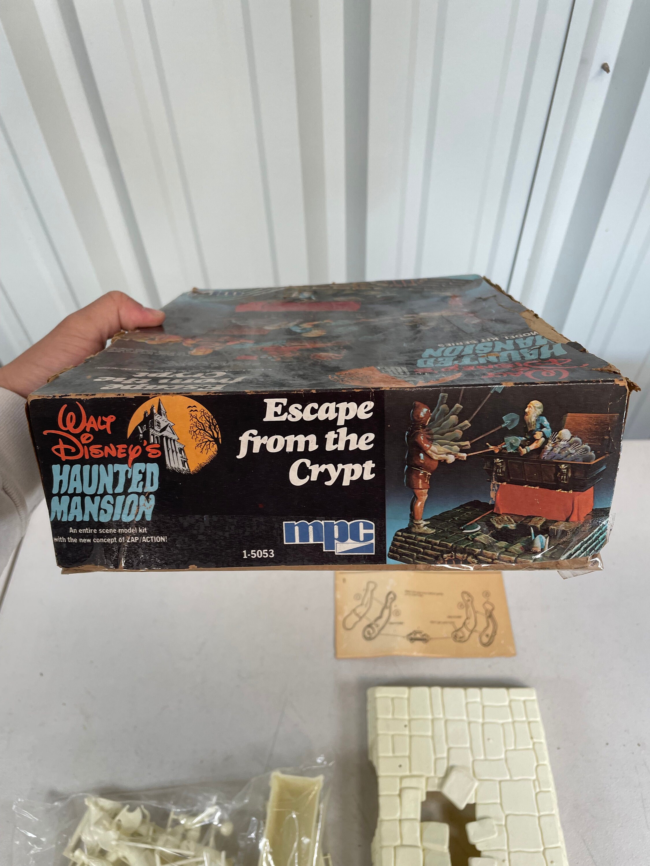 Vintage Walt Disney Haunted Manison Model Kit Escape From the Crypt ...