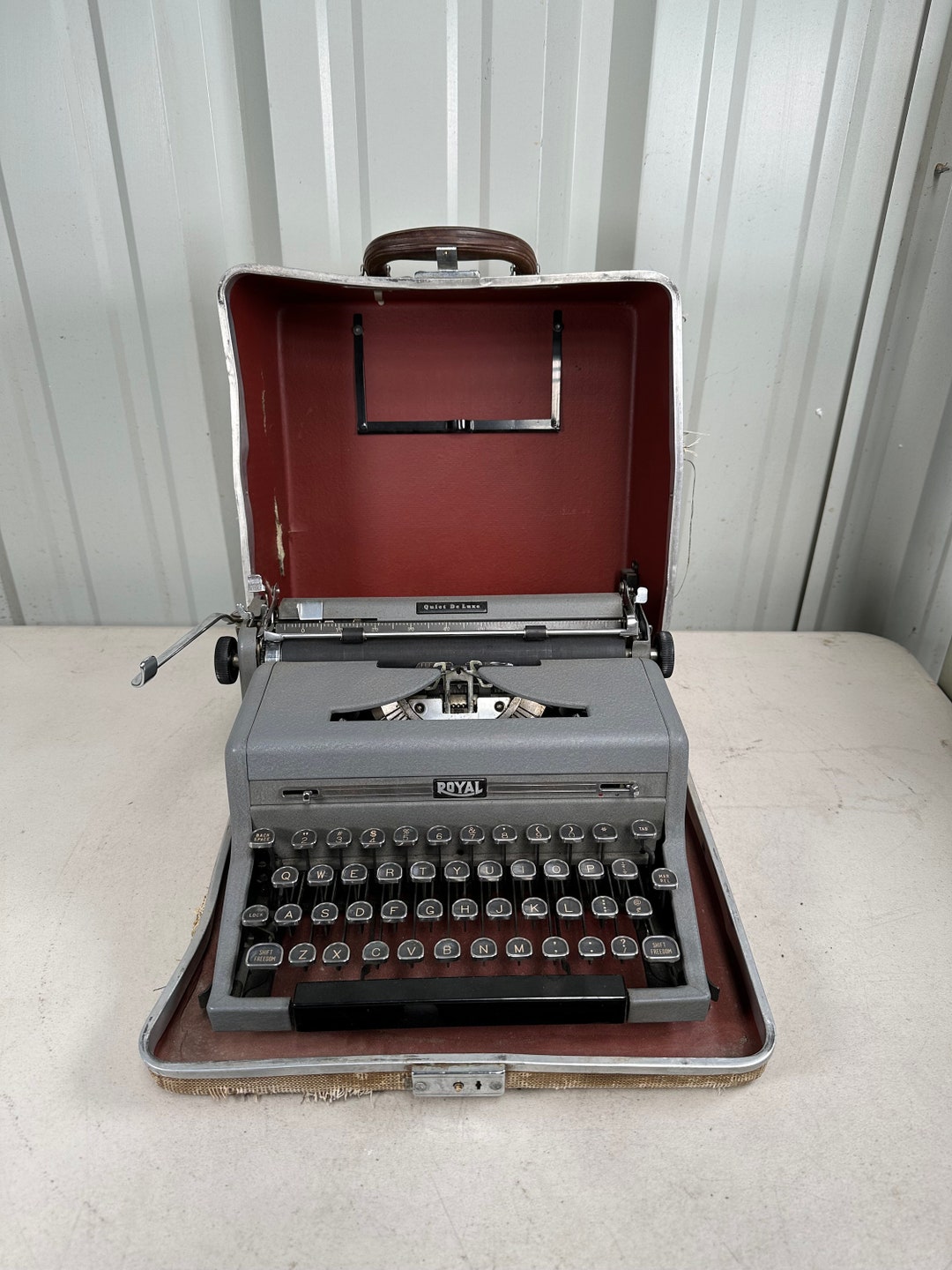 Vintage Royal Quiet Deluxe Manual Typewriter Portable Carrying Case ...