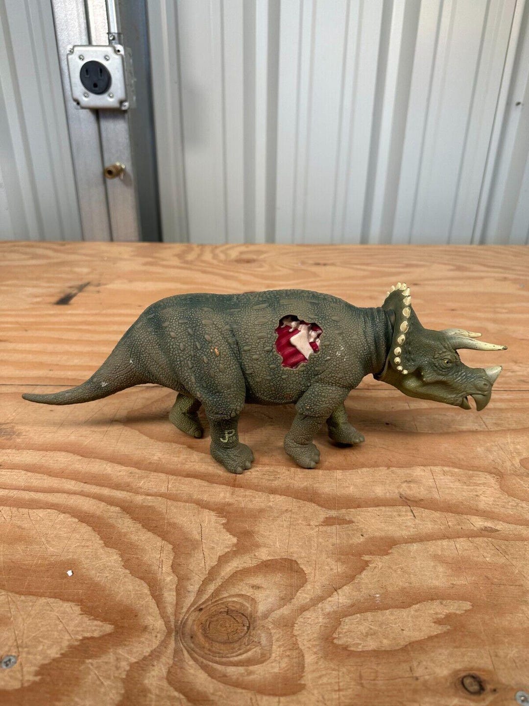 Vintage 1993 Kenner Jurassic Park Triceratops JP08 Battle Wound No ...