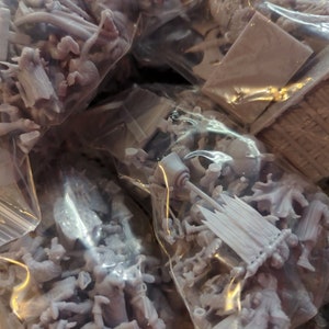 100 GRAMS Mixed 3D Printed Miniatures MISSPRINTS for Kitbashing Scenery ...