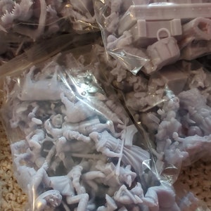100 GRAMS Mixed 3D Printed Miniatures MISSPRINTS for Kitbashing Scenery ...