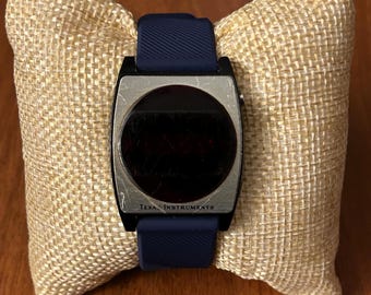 Vintage Rare 1970s TIMEX SSQ F-cell Red LED Retro Chrome Digital Watch ...