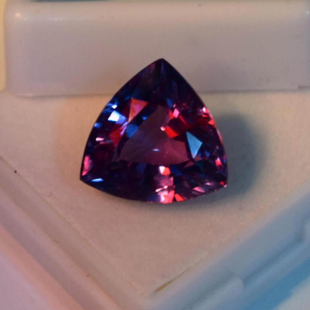 Color Changing Alexandrite Stone Trillion Cut AAA Faceted Alexandrite ...