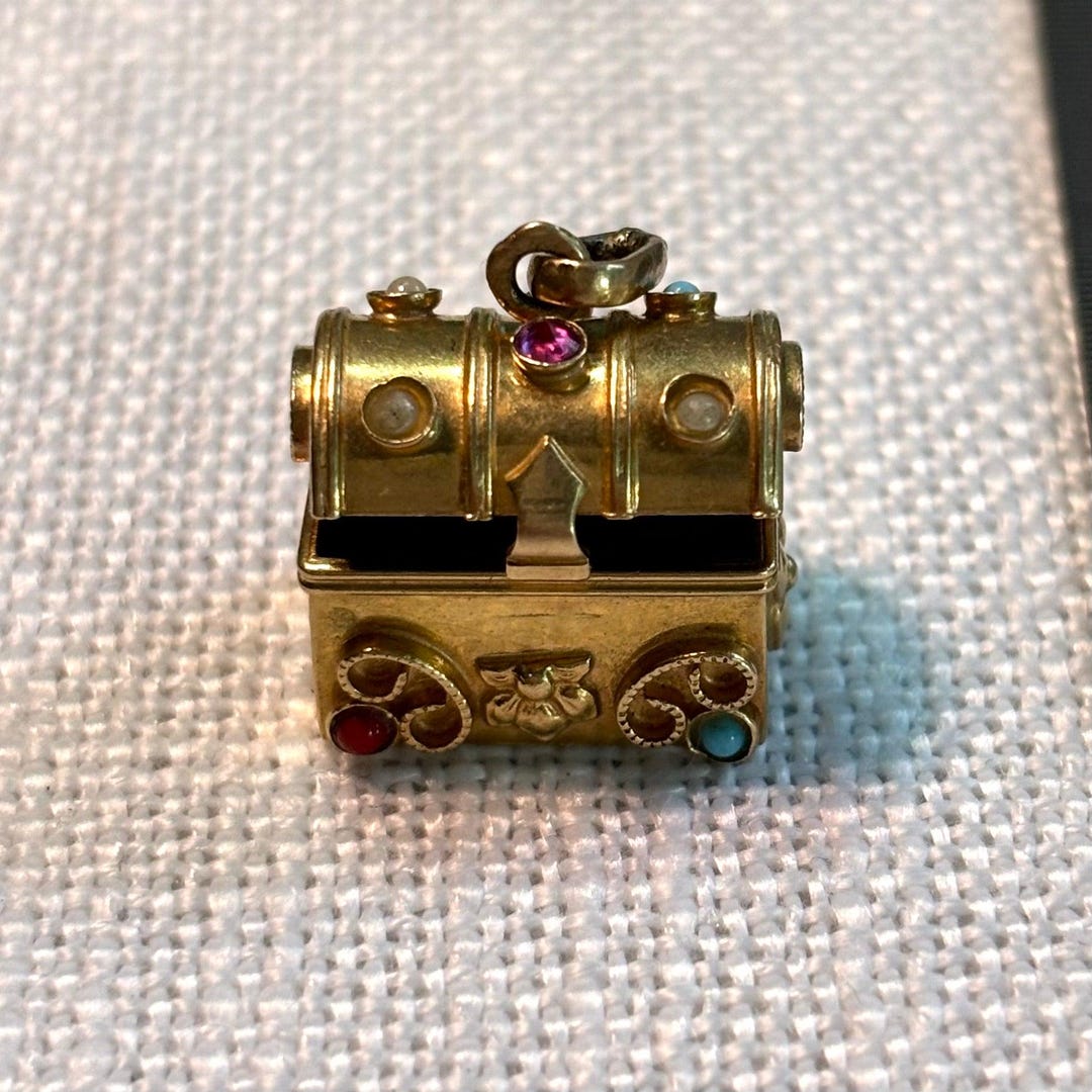Pirates Treasure Chest With Jewels - Etsy