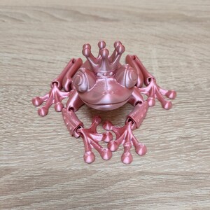 Articulated frog Prince Toy, 3d Printed, Fidget Toy for Children or ...