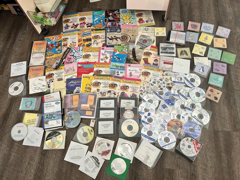 Singer Quantum XL-1000 Sewing Embroidery Machine With Dakota Designs ...