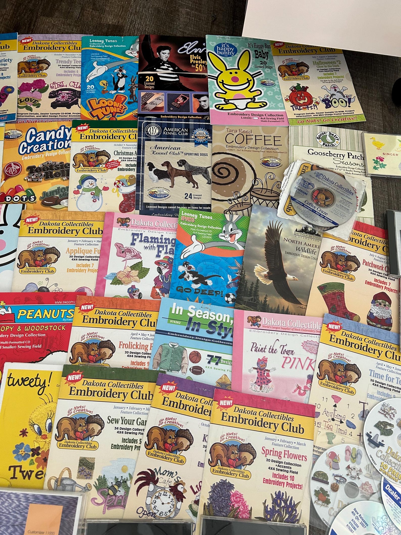 Singer Quantum XL-1000 Sewing Embroidery Machine With Dakota Designs ...