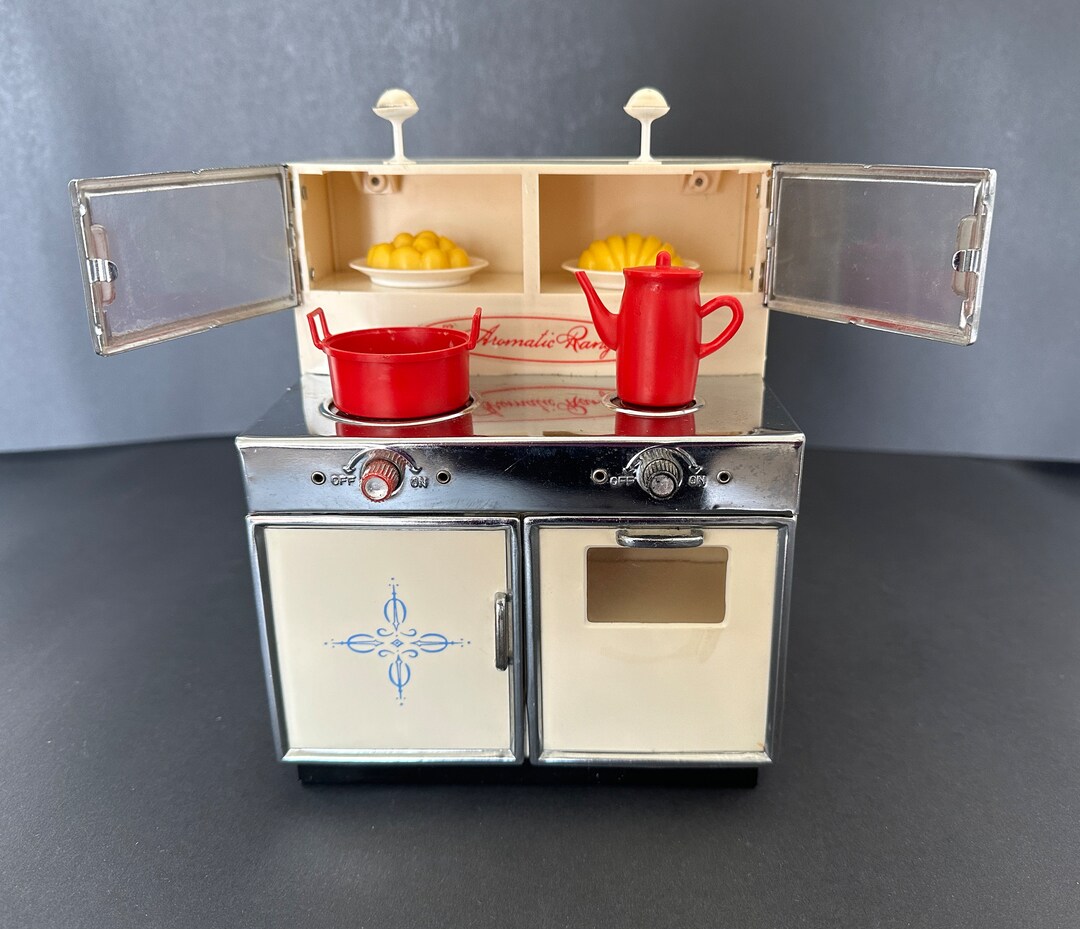 Plastic Battery Operated Aromatic Range Oven With Miniature Dishes by ...