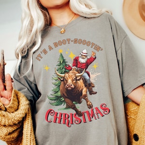 Rodeo Santa Shirt Western Christmas Oversized Tshirt Cowboy Xmas Tee ...