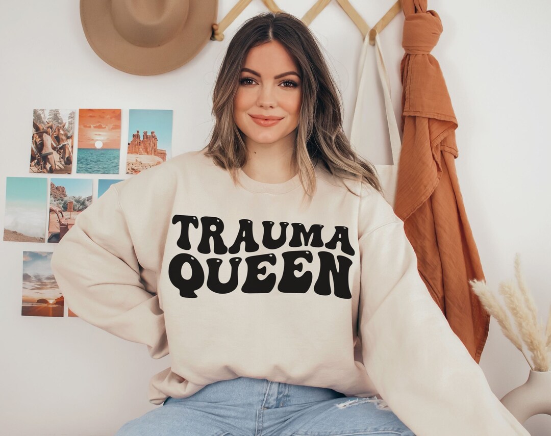 Retro Trauma Queen Sweatshirt Emergency Nurse Womens Crewneck ICU Nurse ...