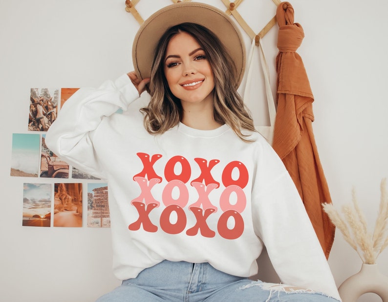 Hugs and Kisses Sweatshirt Retro Valentines Day Sweater Cute Love ...