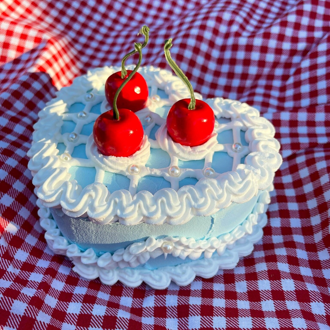 Coquette Vintage Style Pearl Fake Cake Jewelry Box With Mirror - Unique ...