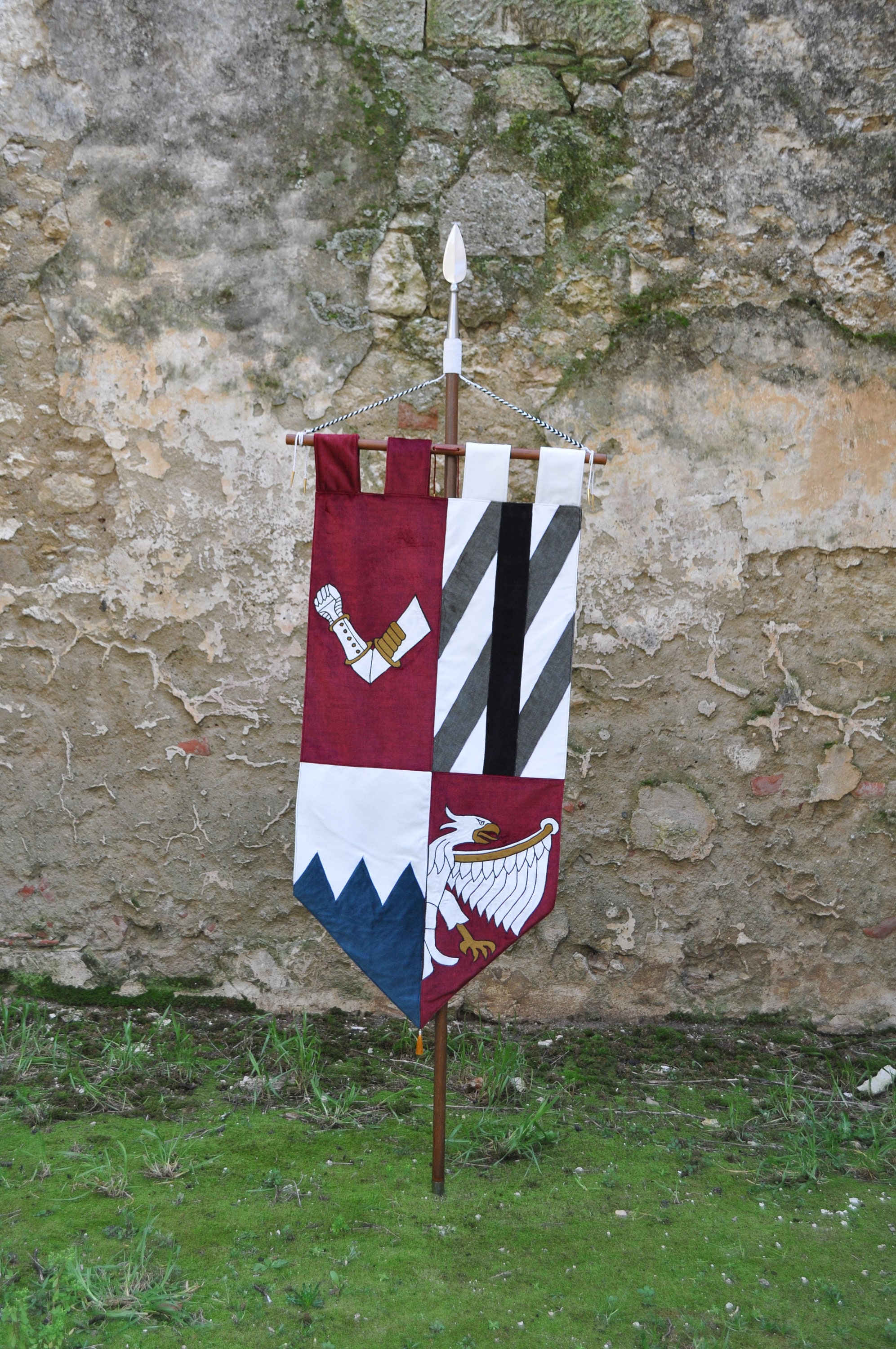 Standard / Banner / Flag / Flag / Oriflamme / the Witcher / Kovir and ...