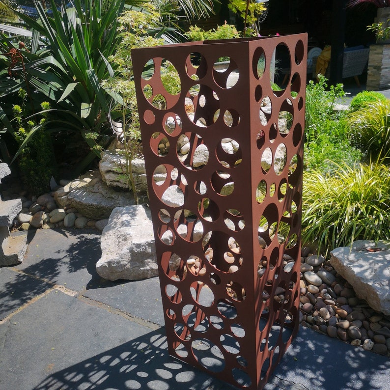 Rustic Rusty Metal Circle Pattern Garden Column Landscape Design Steel ...