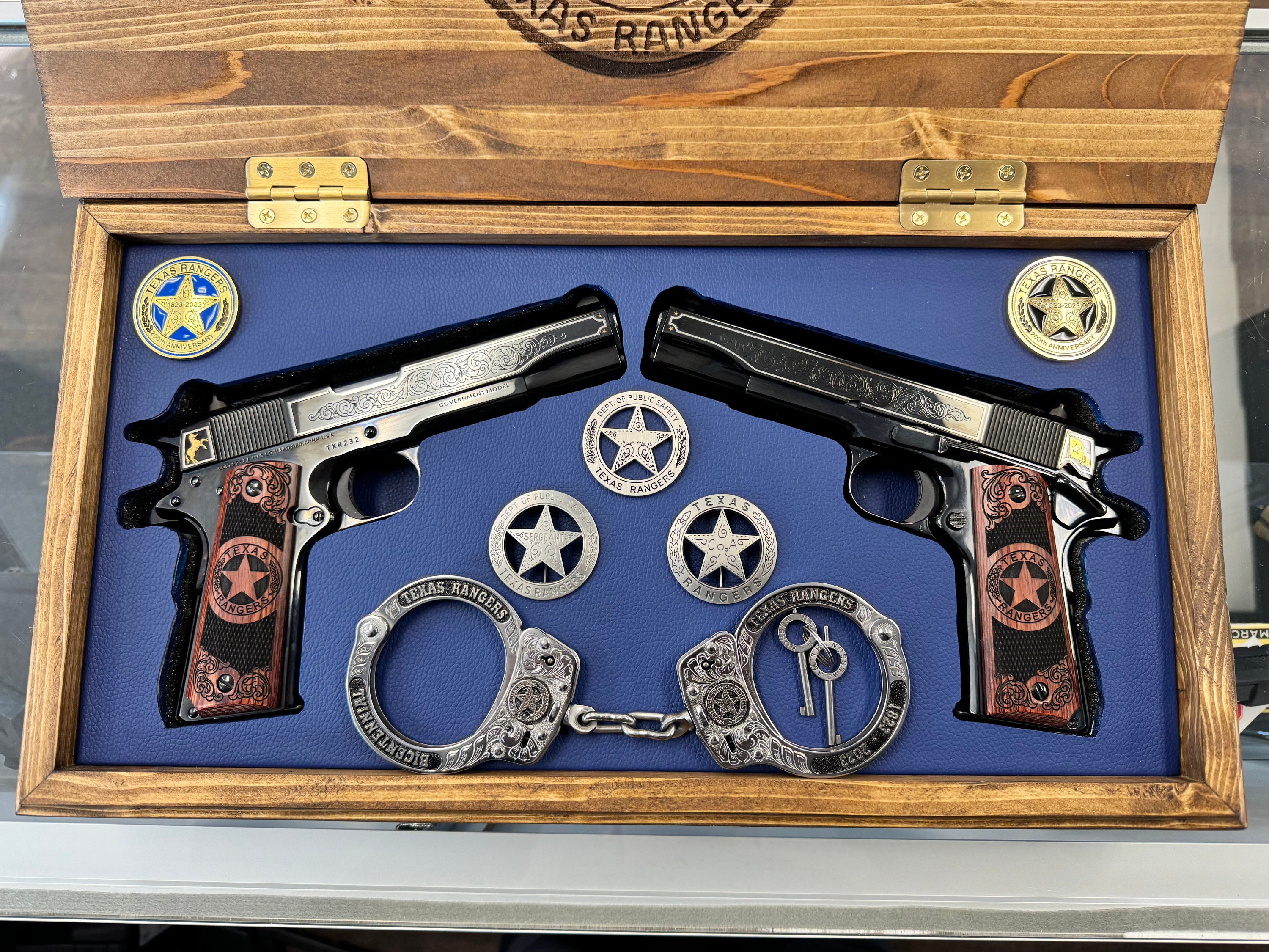 Colt 1911 Presentation Display Case for Colt / Ruger / Smith & Wesson ...
