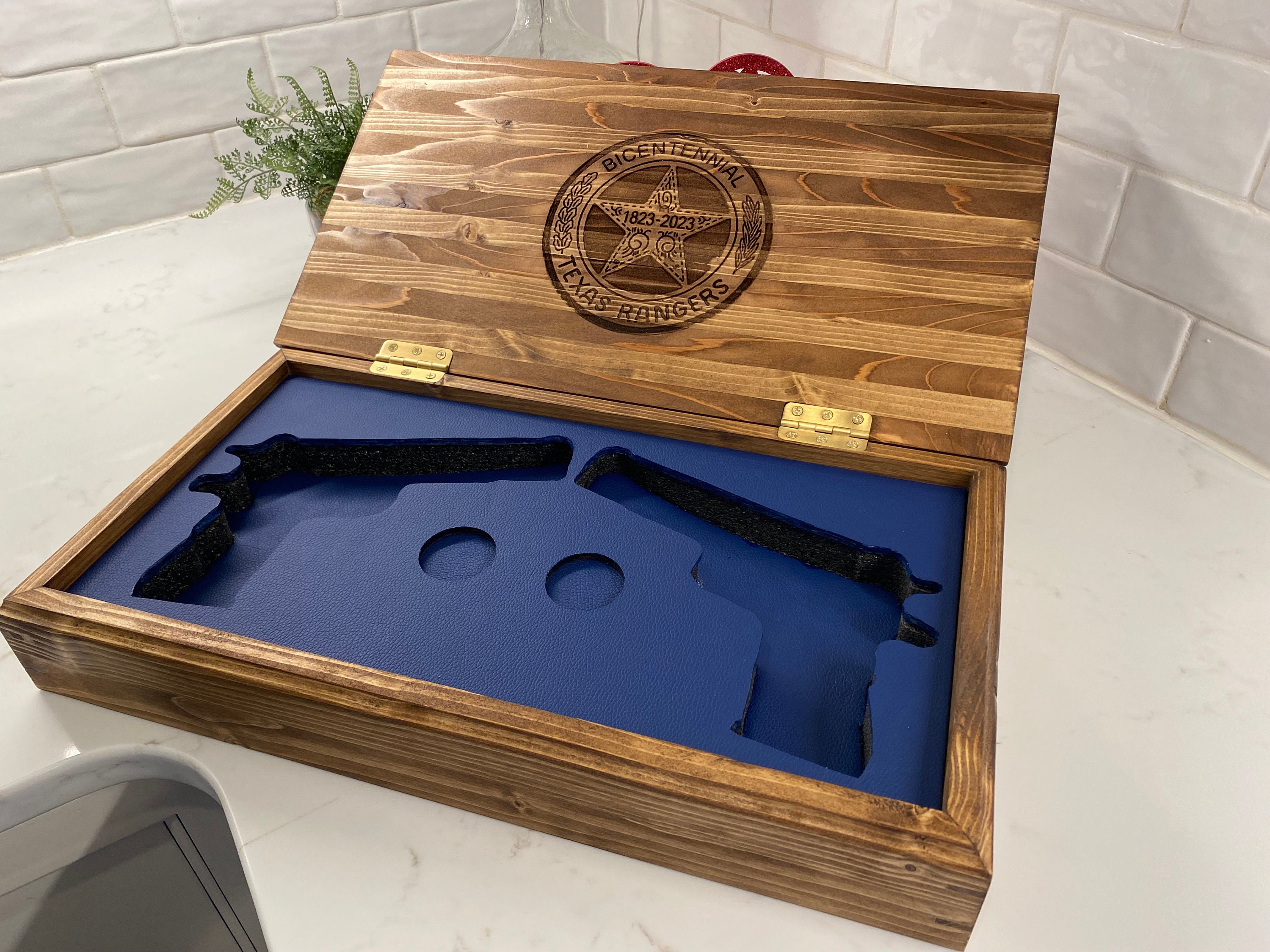 Colt 1911 Presentation Display Case for Colt / Ruger / Smith & Wesson ...