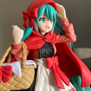 Taito Hatsune Miku Wonderland Action Figure Anime Little Red Kawaii ...