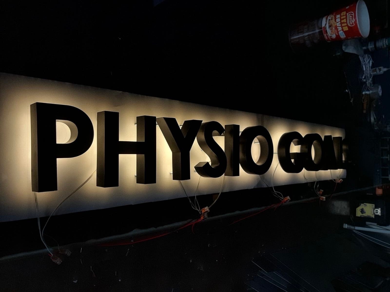 Letrero de pared, Letrero retroiluminado, Logotipo retroiluminado, Letras negras mate 3D ...