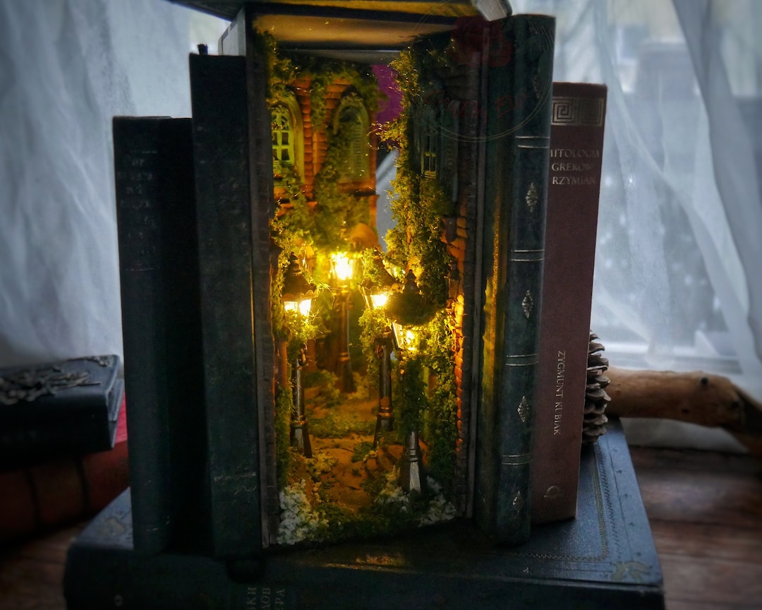 Made to Order,old Alley Book Nook With Mirror,spring Flower,townhouse ...
