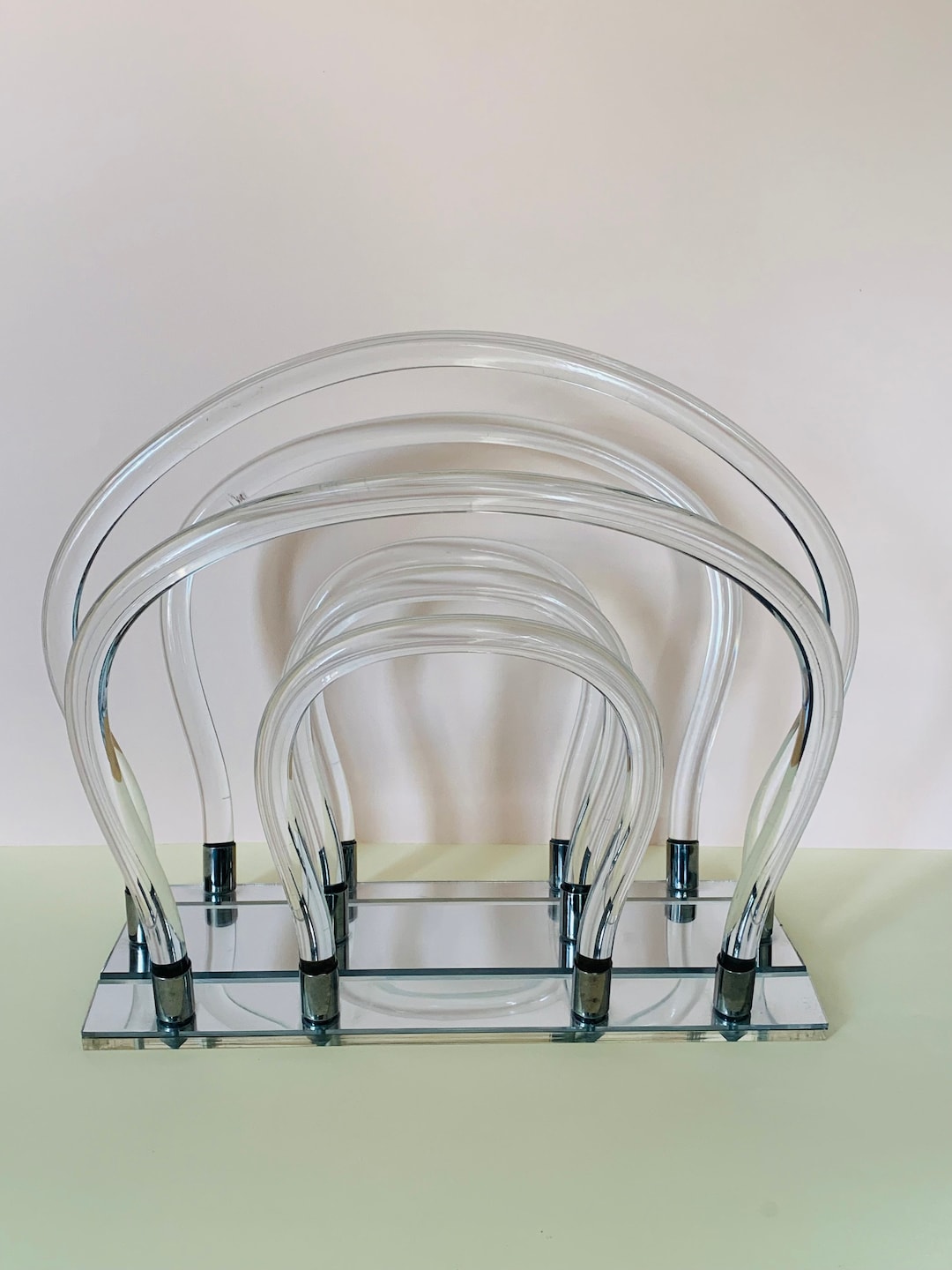 Vintage Dorothy Thorpe Magazine Rack - Etsy