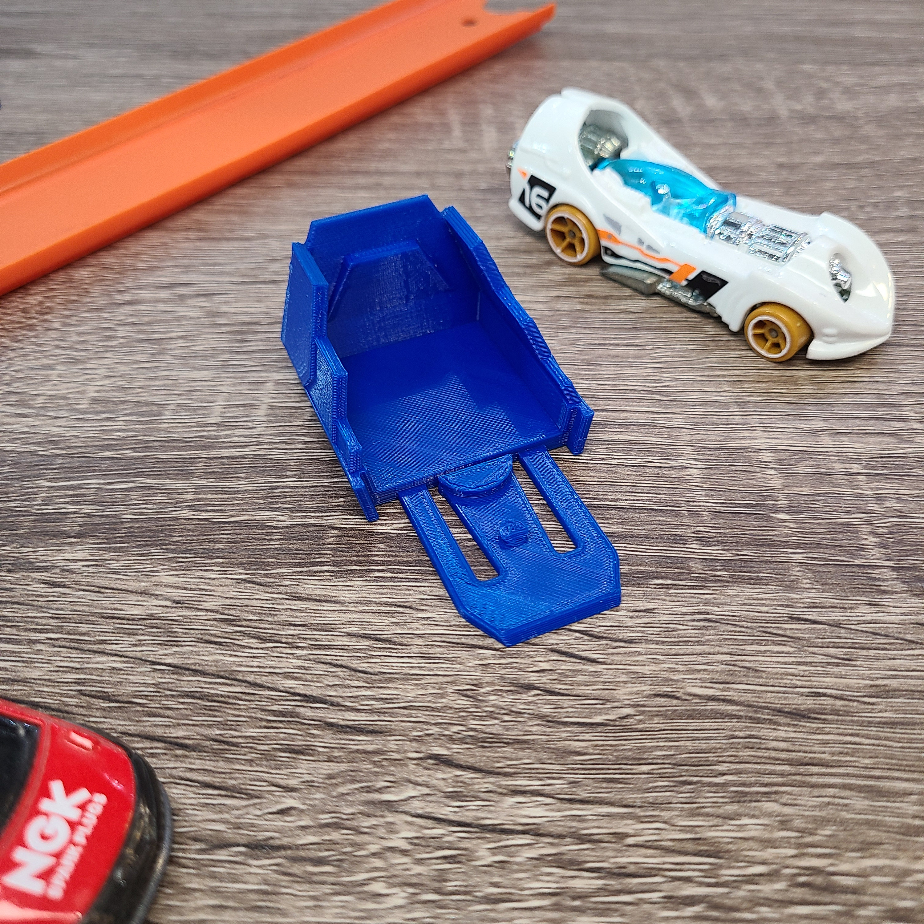 1:64 Track Compatible Track End Stop - Crash Stopper - Cool Hex Pattern ...