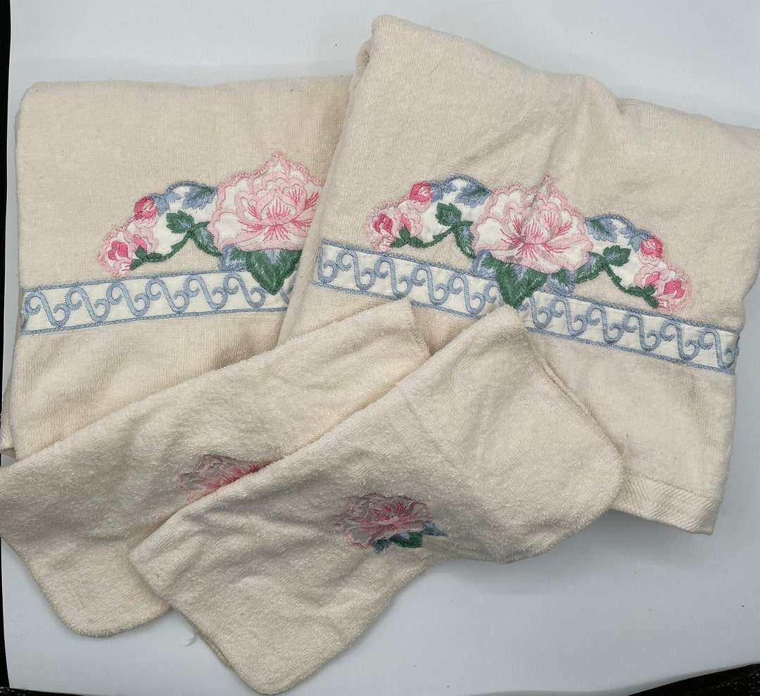 Set of Vintage Bath Towels and Washcloths Embroidered and Satin Pink ...