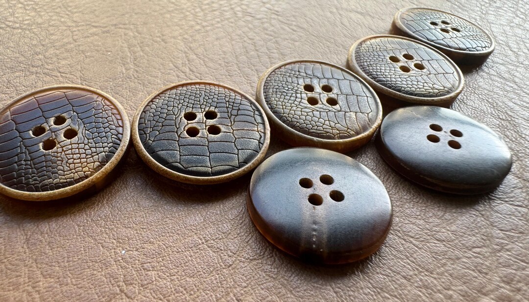 Python Skin Texture Button,natural Horn Buttons,quality Buttons,four ...