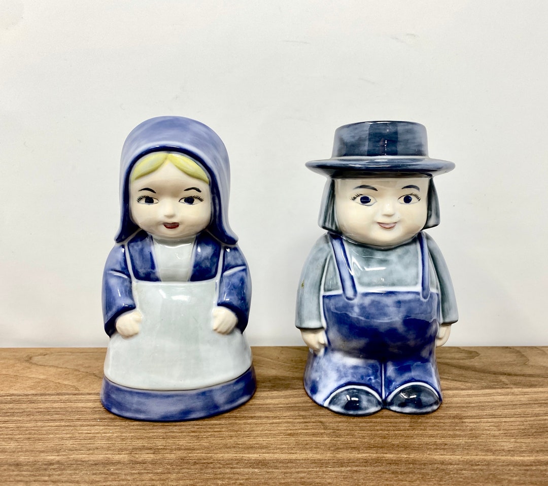 Blue and White Boy and Girl Ceramic Pilgrim Amish Pennsylvania Dutch ...