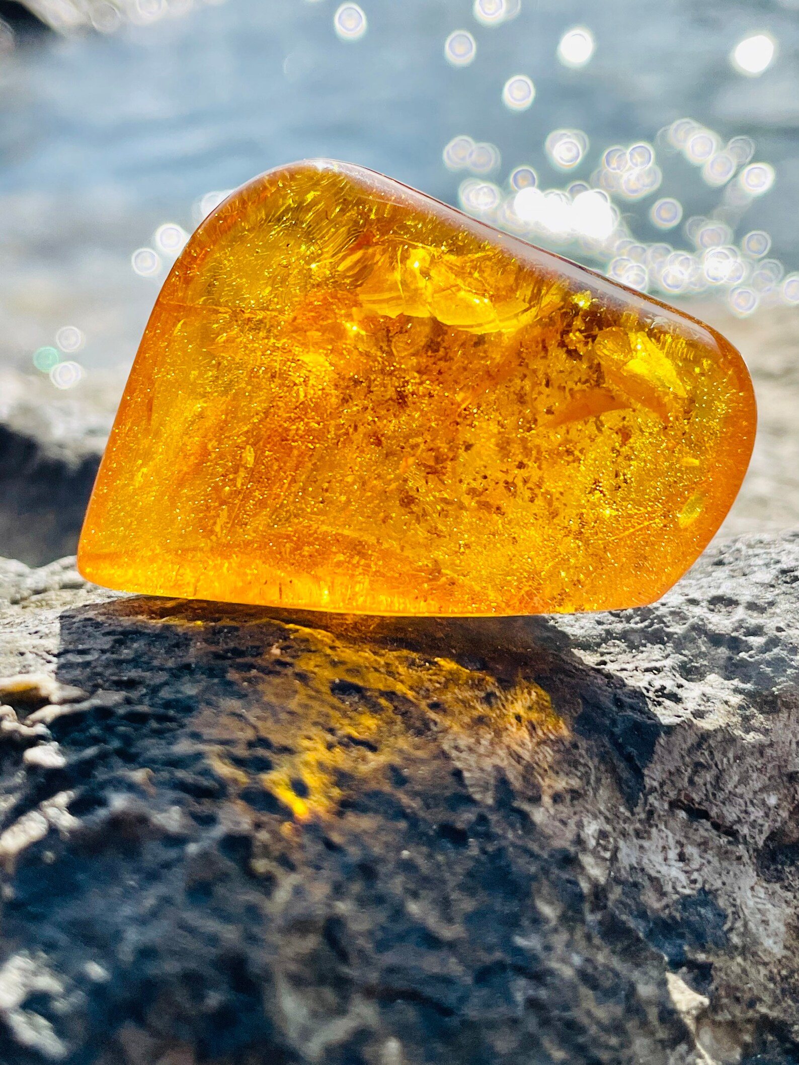 Large Sparkling Amber Stone With Natural Bubbles & Inclusions, Amazing ...