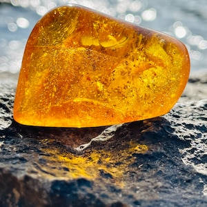 Large Sparkling Amber Stone With Natural Bubbles & Inclusions, Amazing ...