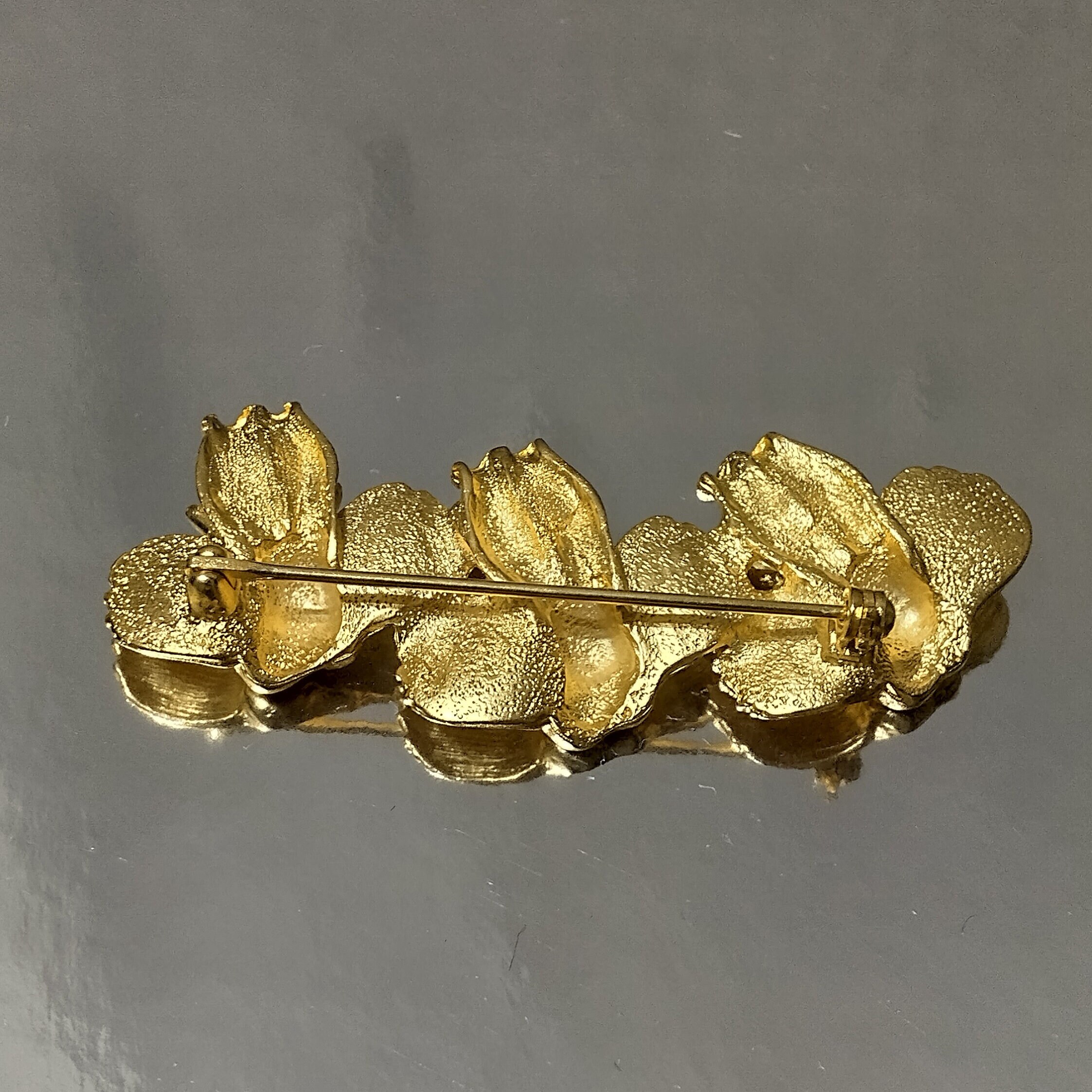 3 Joined Elephants Brooch in Gold With Rhinestone Eyes. - Etsy