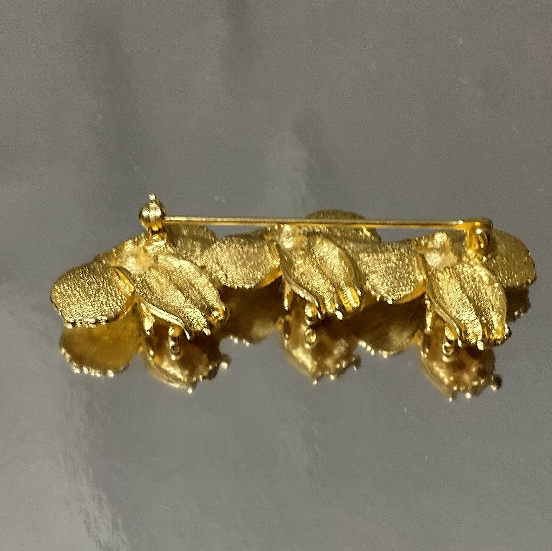 3 Joined Elephants Brooch in Gold With Rhinestone Eyes. - Etsy