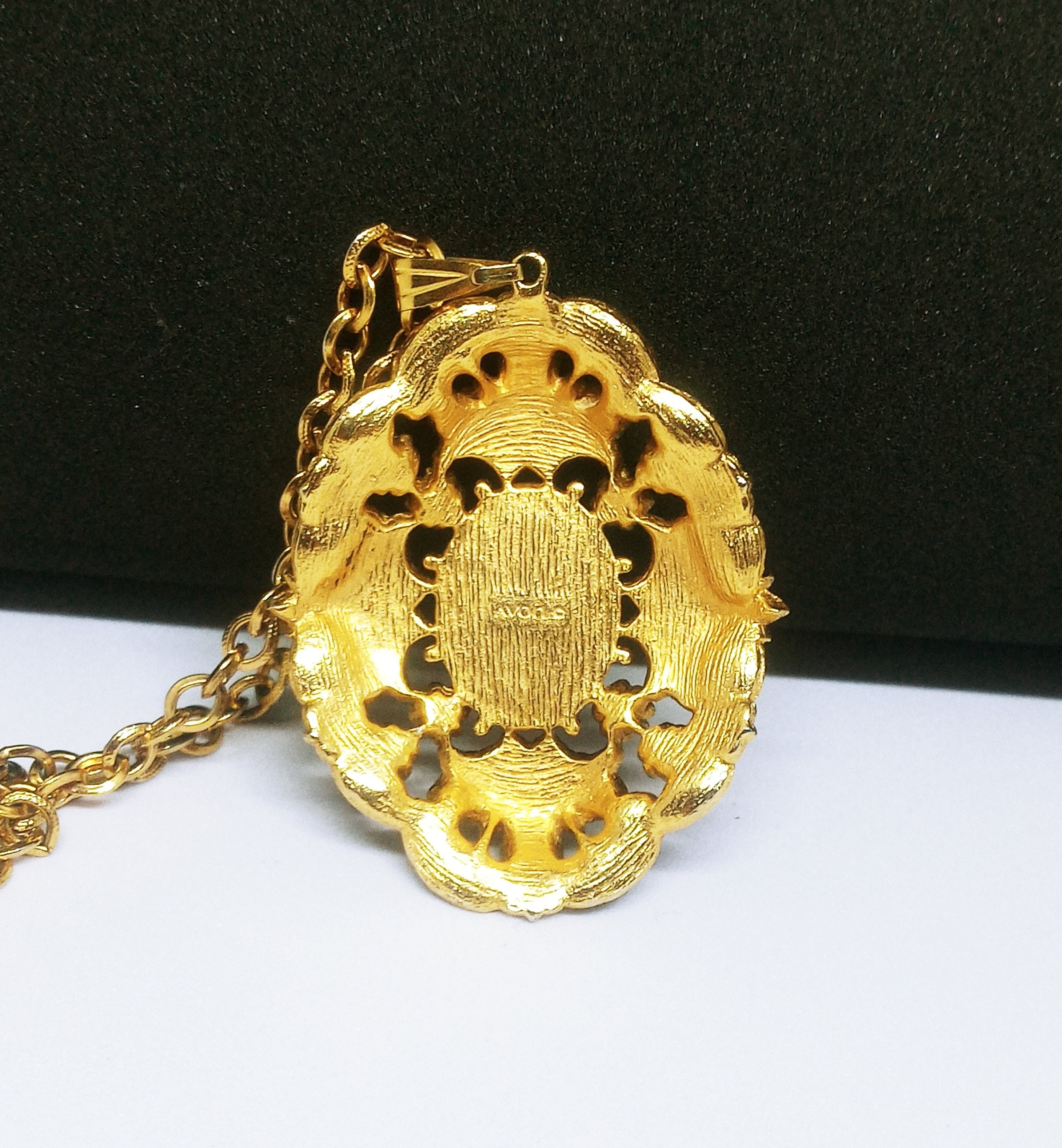 Vintage 1974 Avon Queen Anne's Lace Pendant and Necklace - Etsy