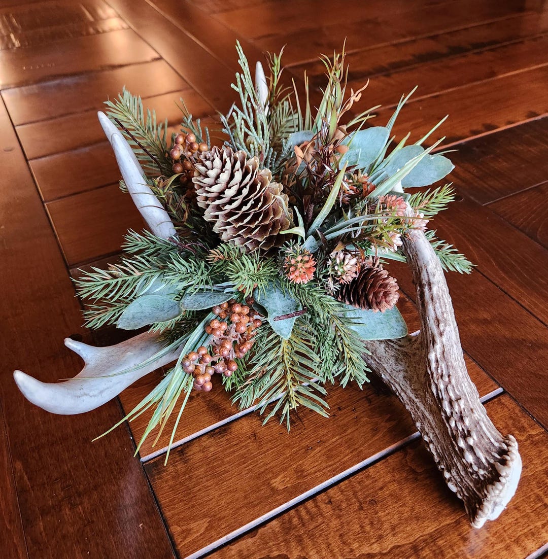 Natural Whitetail Six Point Shed Antler Flower Arrangement ...