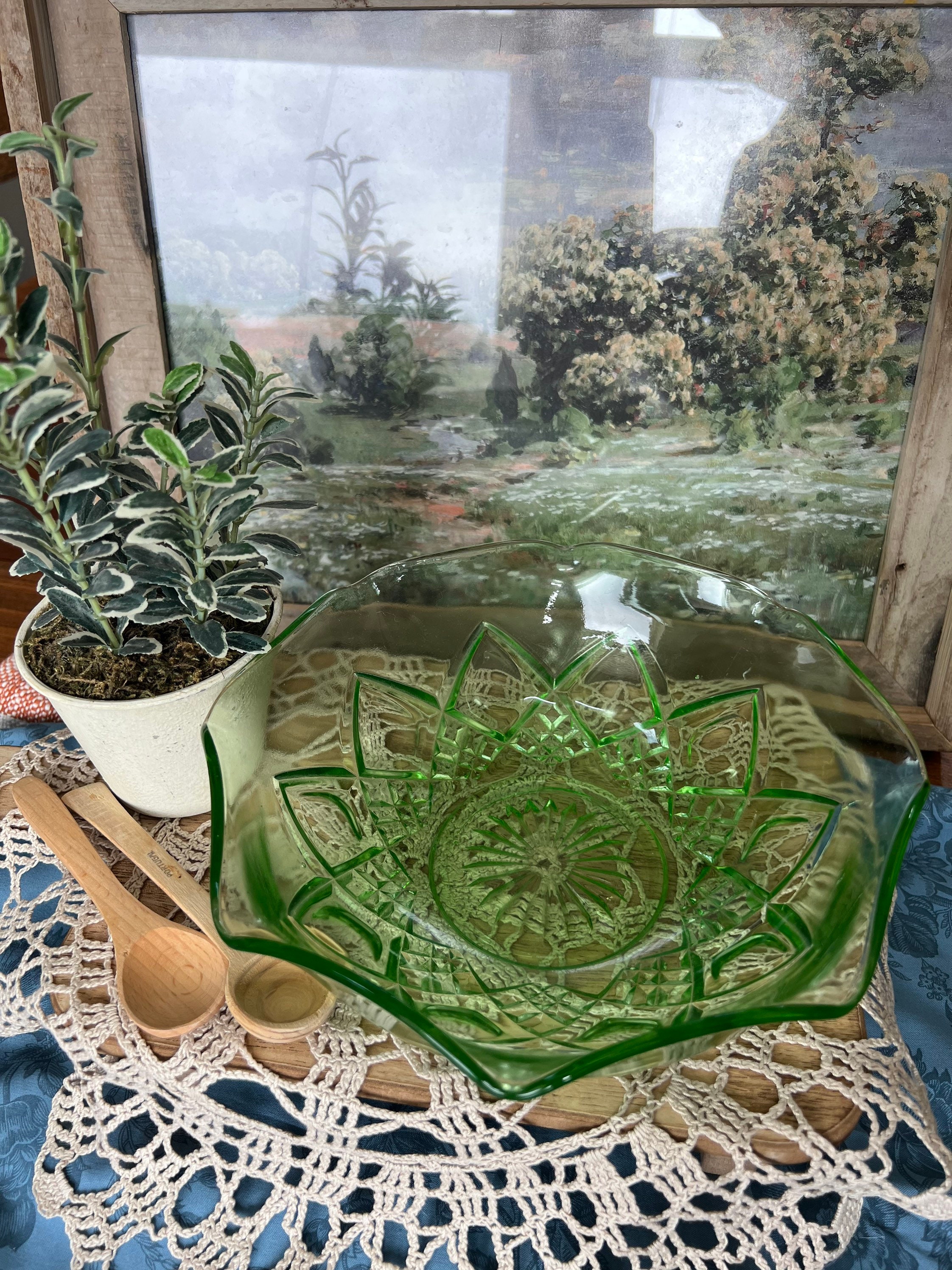 Uranium Green Glass Bowl, Hazel Atlas Diamond Arches Green Depression ...