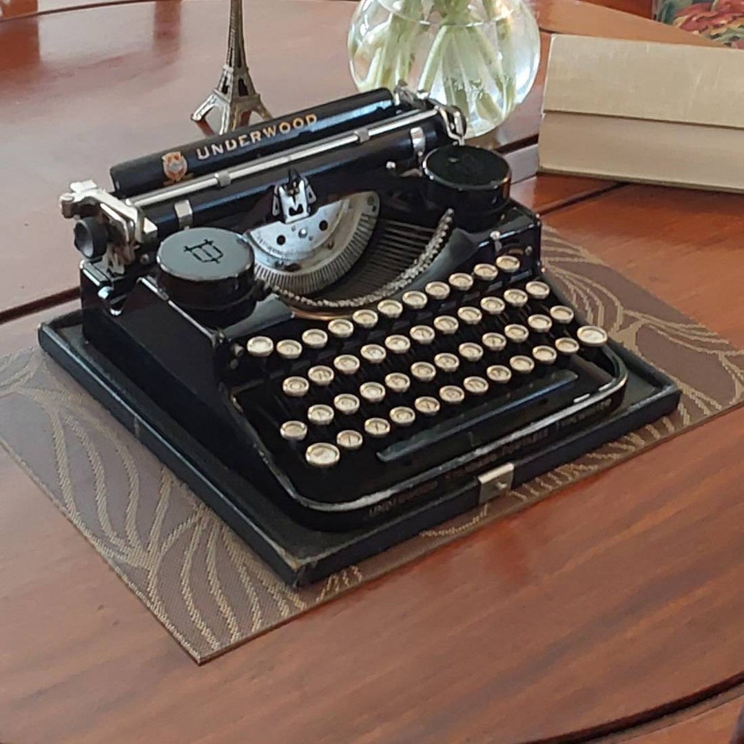 Macchina da scrivere standard Underwood funzionante degli anni - Etsy ...