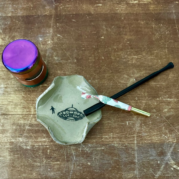 Alien Ash Tray - Etsy