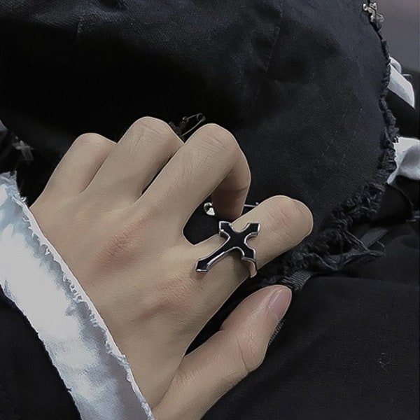 Gothic Ring - Etsy