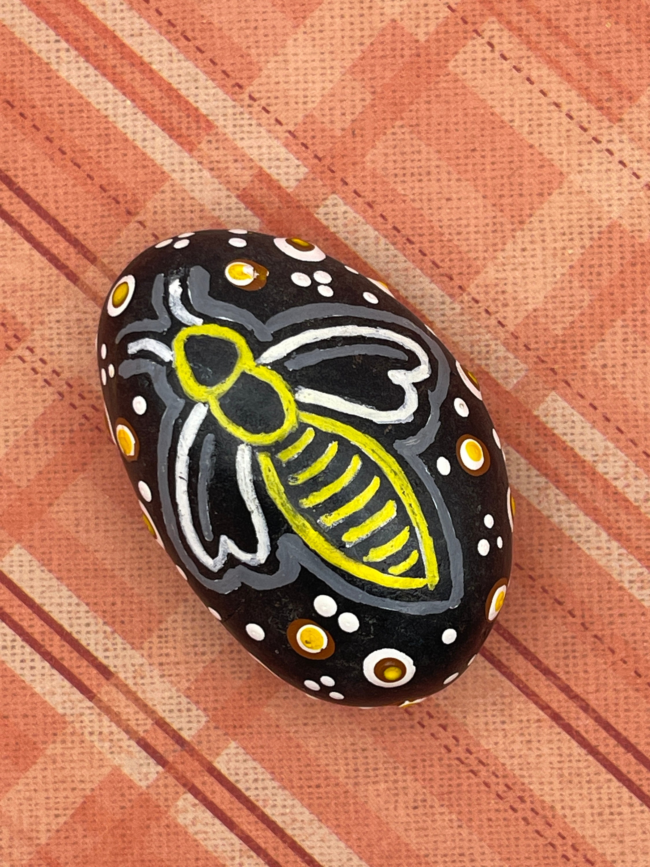 Bumblebee With Dot Art, Bee Summer Fun, Painted Rock, Painted Stone Art ...