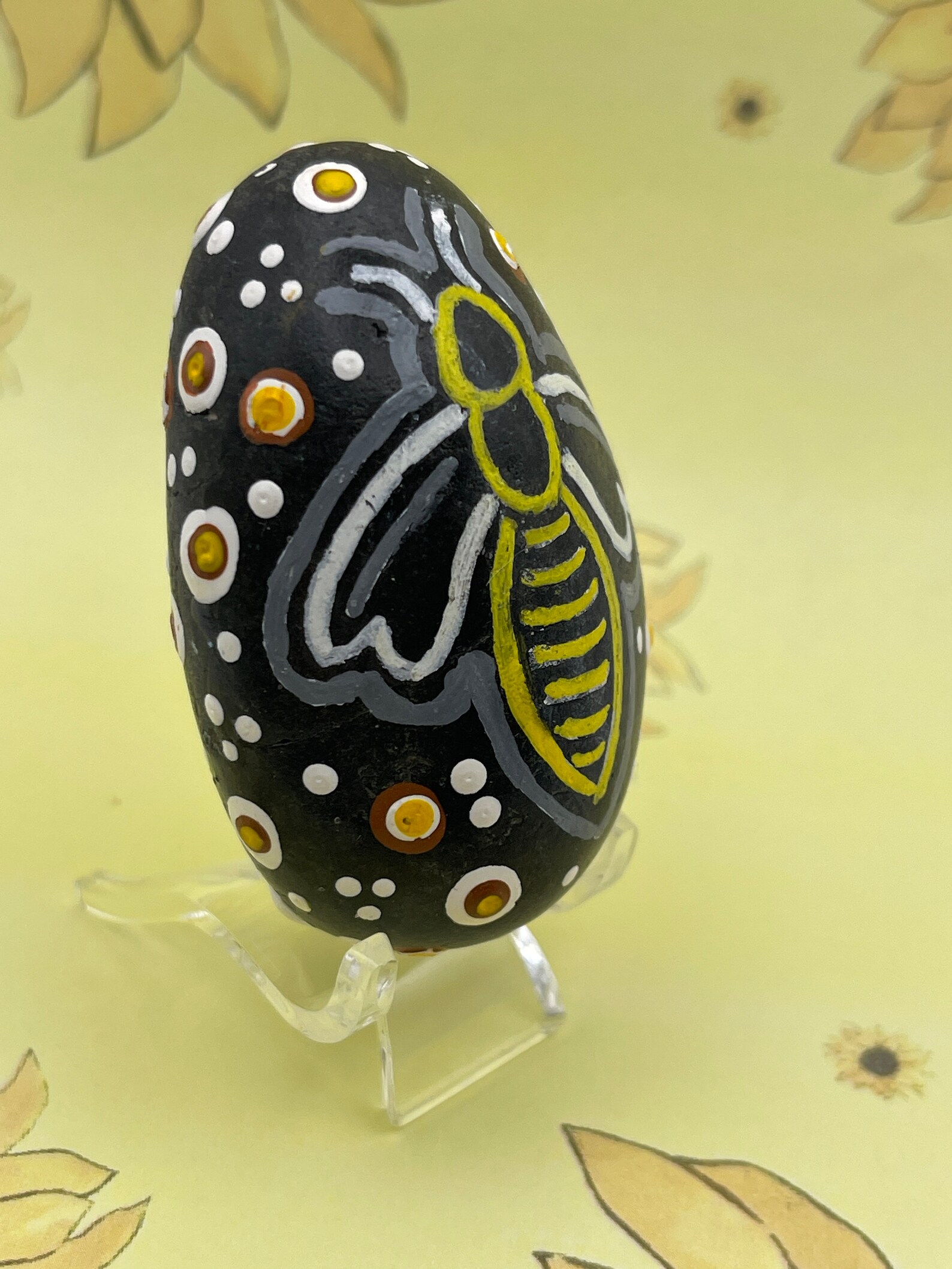 Bumblebee With Dot Art, Bee Summer Fun, Painted Rock, Painted Stone Art ...