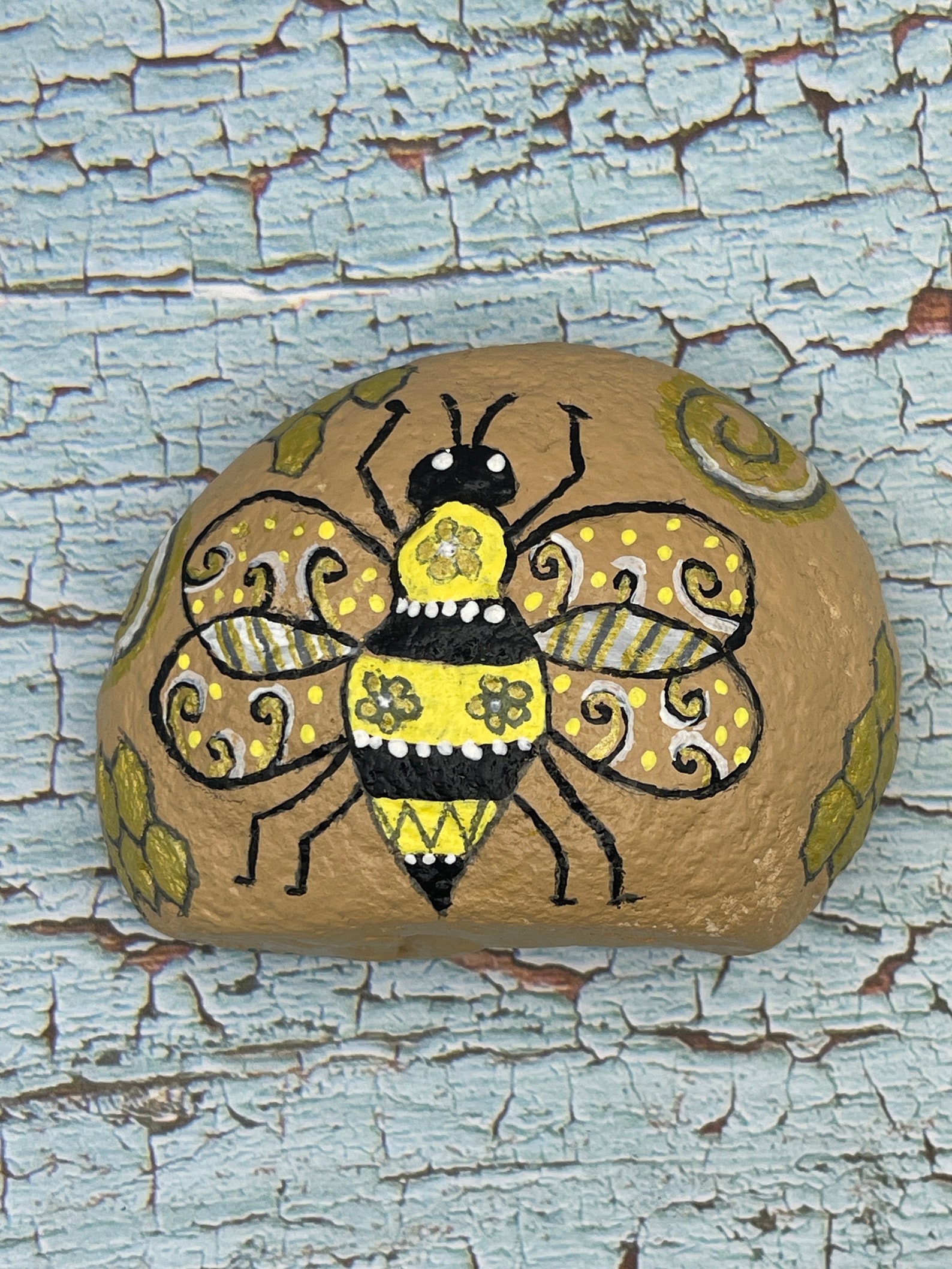 Cute Decorative Bumblebee With Bee Hives, Summer Fun Painted Rock ...