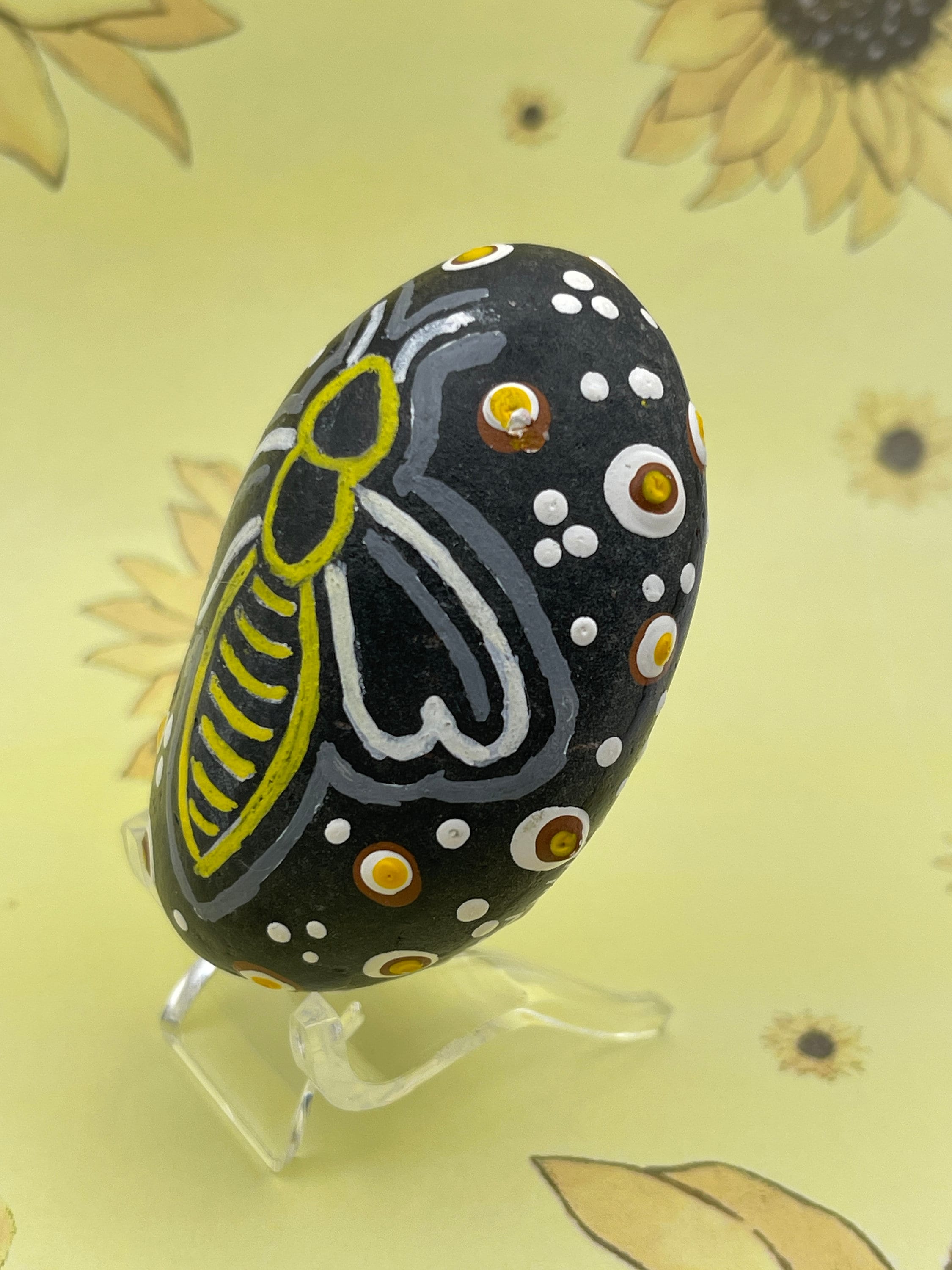 Bumblebee With Dot Art, Bee Summer Fun, Painted Rock, Painted Stone Art ...