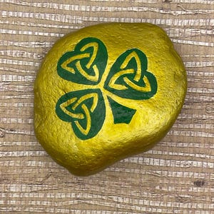 Celtic Shamrock Design on Gold , Lucky Irish Decor, St. Patrick's Day ...